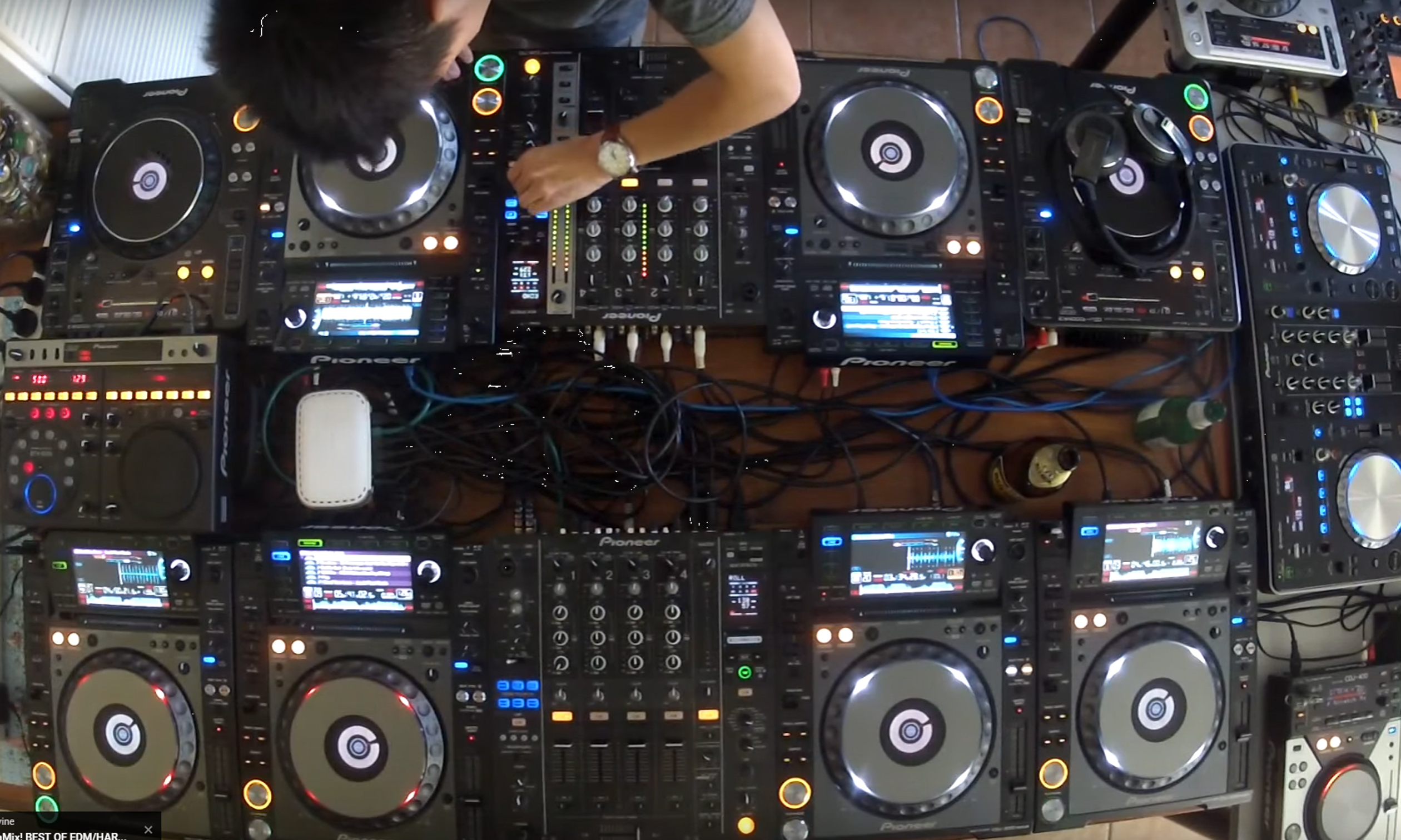 Auflegen mit 12 Decks: Cotts & Ravine Back2Back - Bonedo