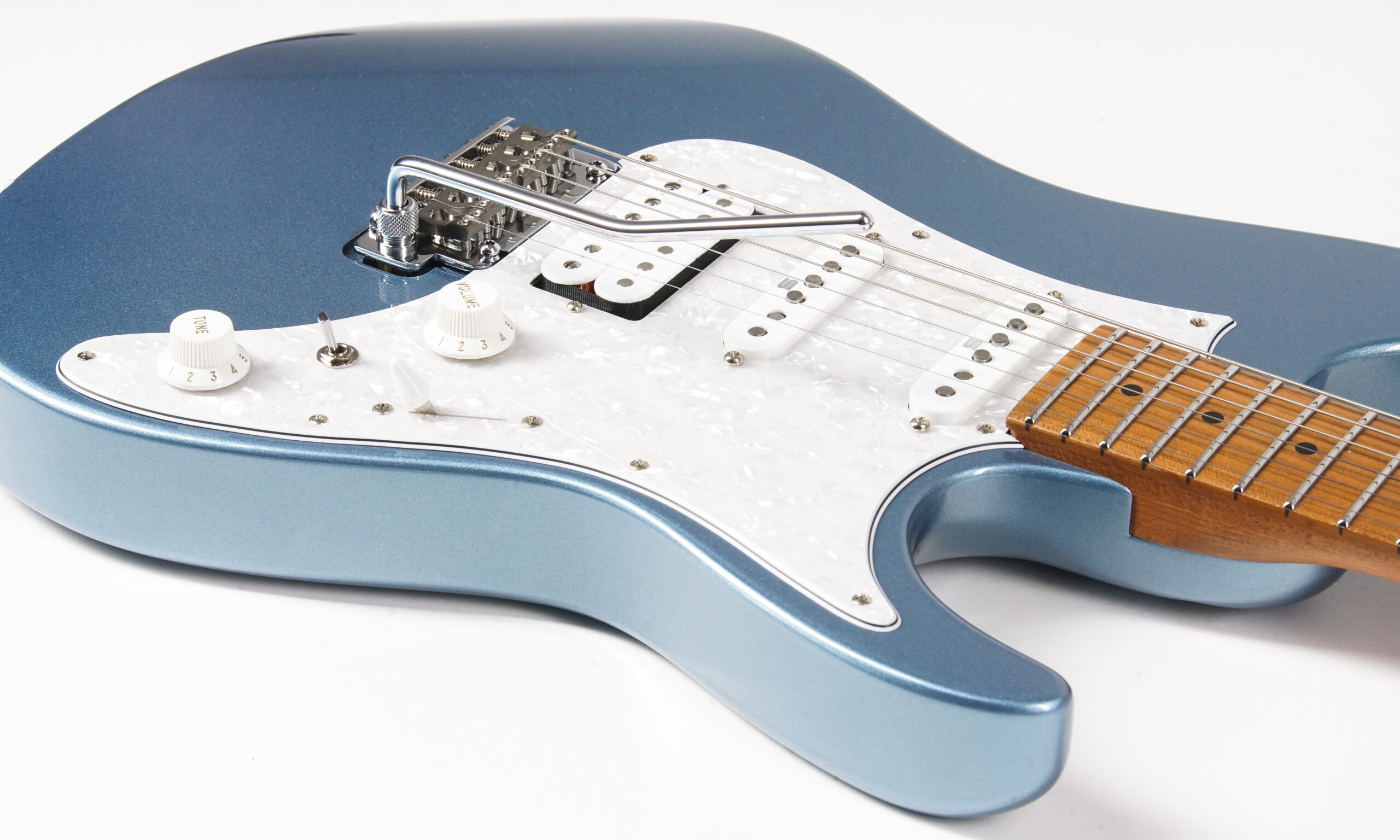 Ibanez AZ 2204 ICM Test - Bonedo