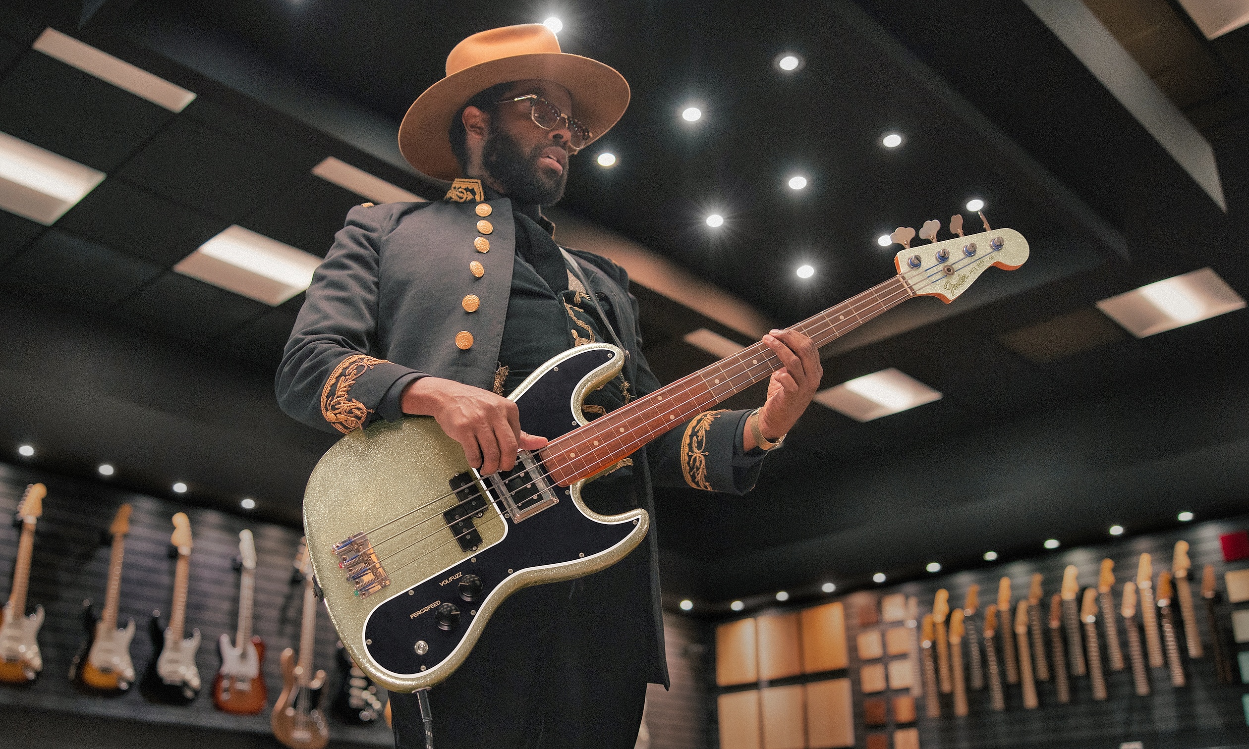 Fender veröffentlicht den Limited Edition Masterbuilt Adrian Younge ...