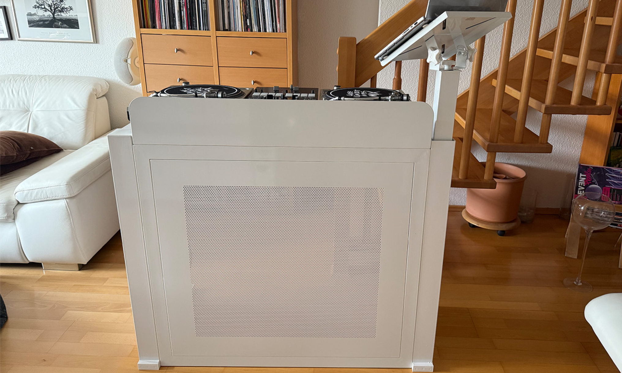 Omnitronic BOOZ Event Stand White Test - Bonedo