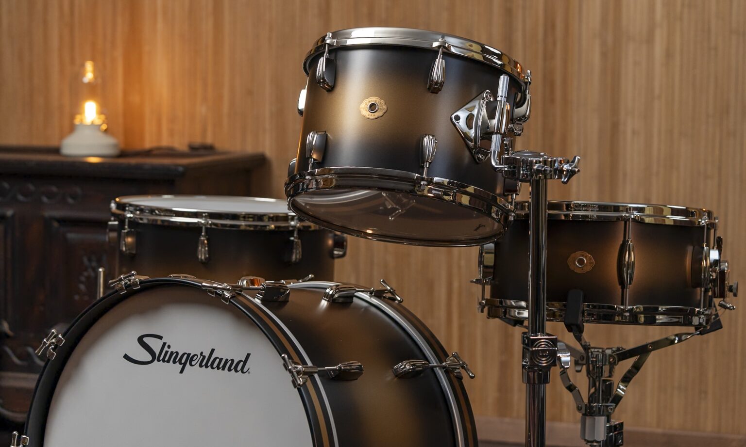 Harley Benton ST-Modern Carlos Asensio: Signature-Modell in zwei Farben ...